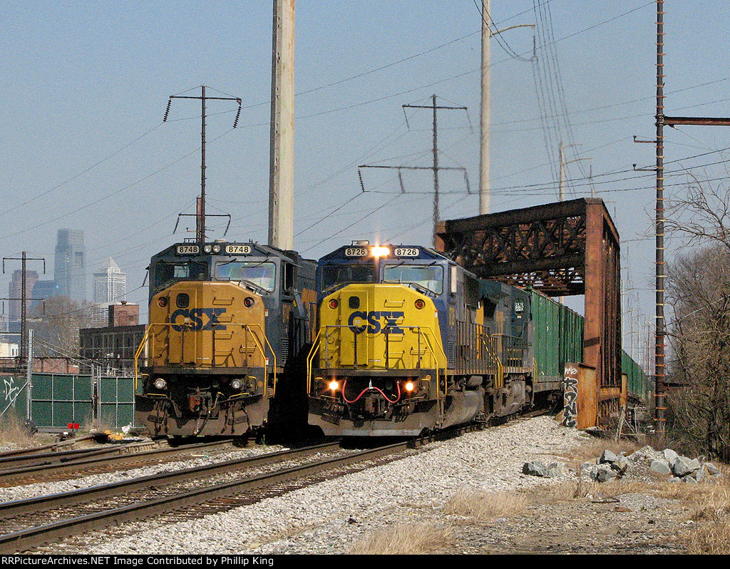 CSX 8726 Q703